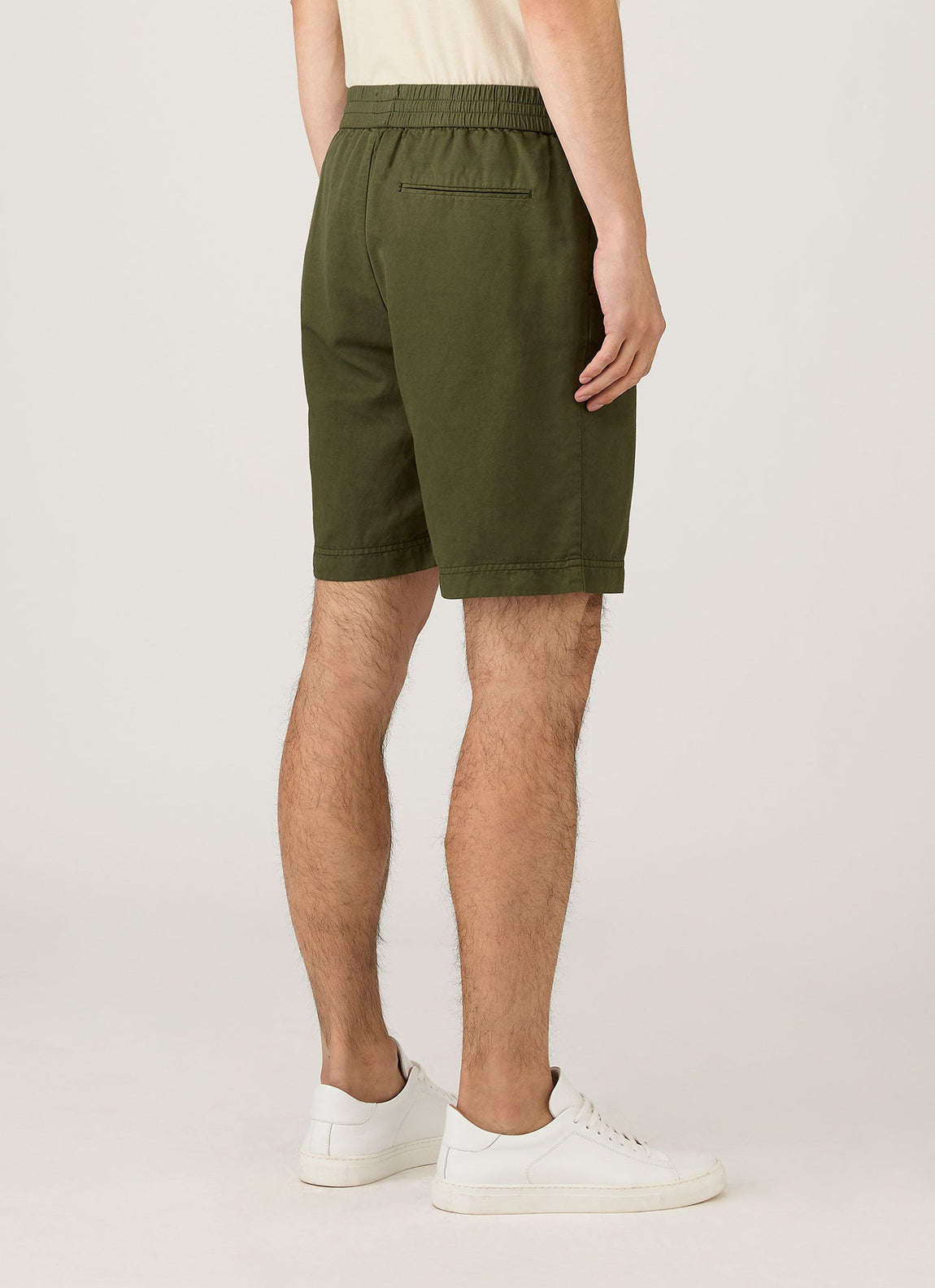 Men's Cotton Linen Drawstring Shorts in Deep Olive | Sunspel
