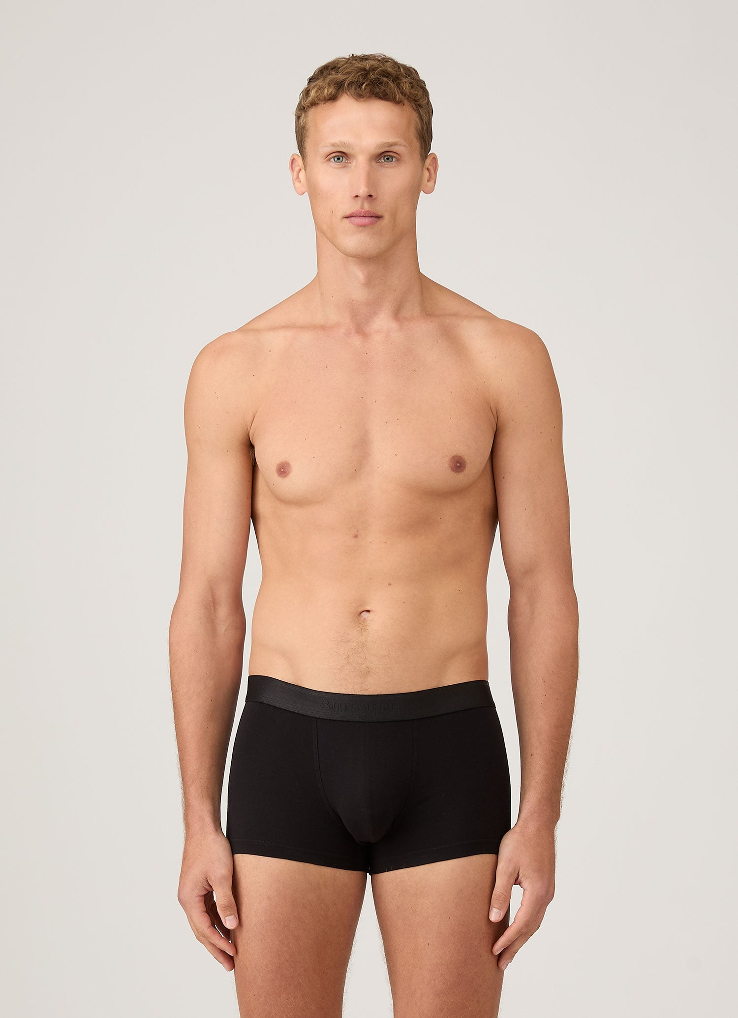 Men's Stretch Cotton Trunks in Black | Sunspel